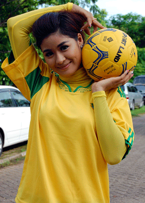 Actresses to Take on Flight Attendants in Burma Football Match