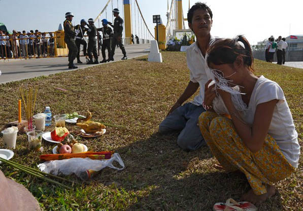 Cambodia Holds Day of Mourning for Stampede Dead